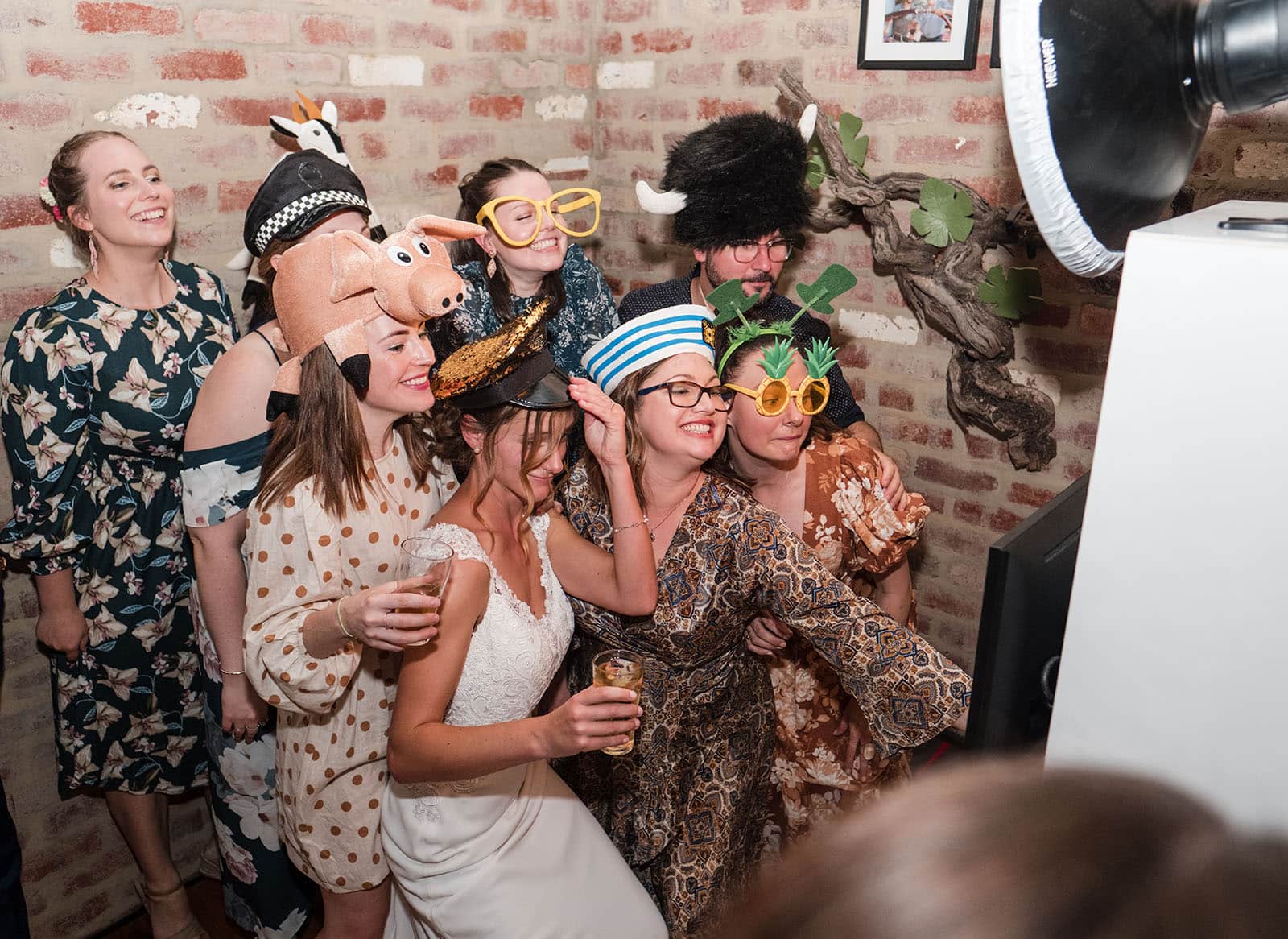 3 Benefits Of Hiring A Photo Booth For Weddings | SvenStudios